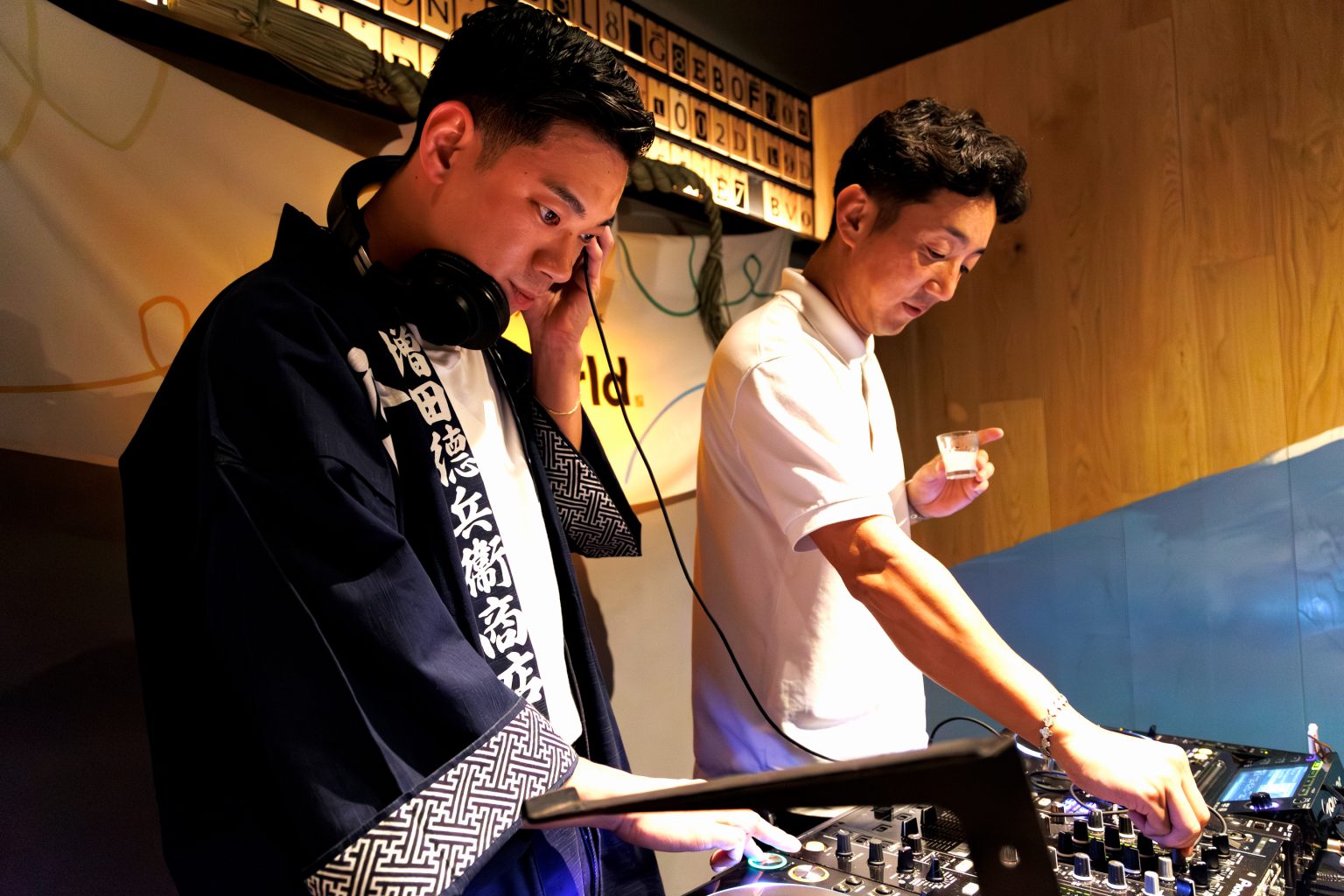 酒蔵がDJをして、自ら音をかけ楽しむ！[WORLD KYOTO]×[Sake World]がもたらす新たな日本酒ナイトに潜入 | Sake World